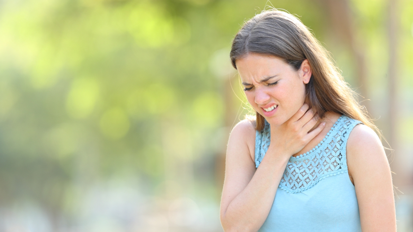 Est-ce normal d’avoir des glaires dans la gorge en été ? - AlloDocteurs