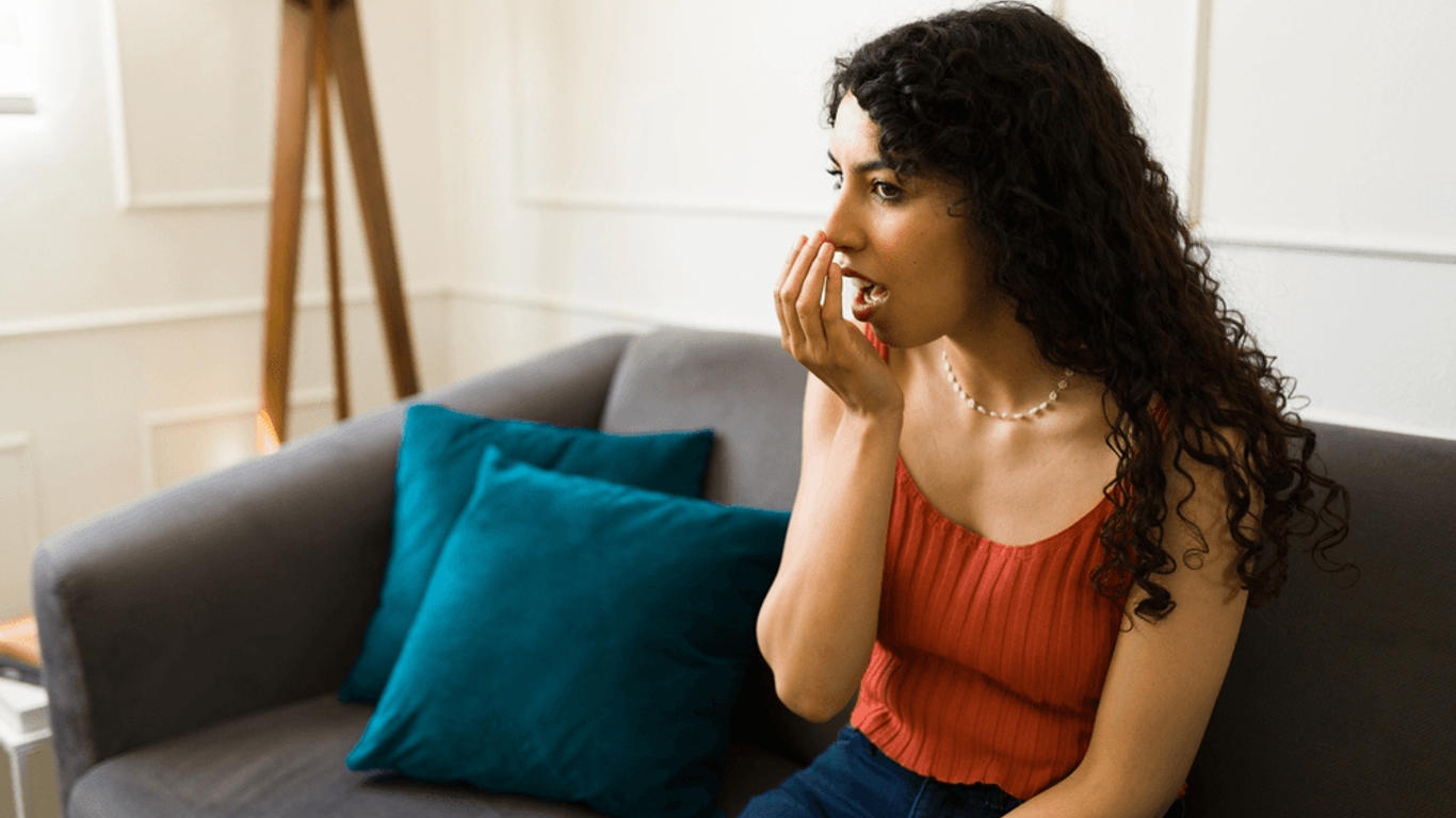 Comment garder une haleine fraîche toute la journée ? - AlloDocteurs