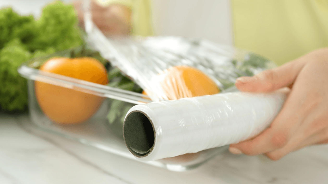 Nos conseils pour utiliser du film alimentaire sans vous mettre en ...