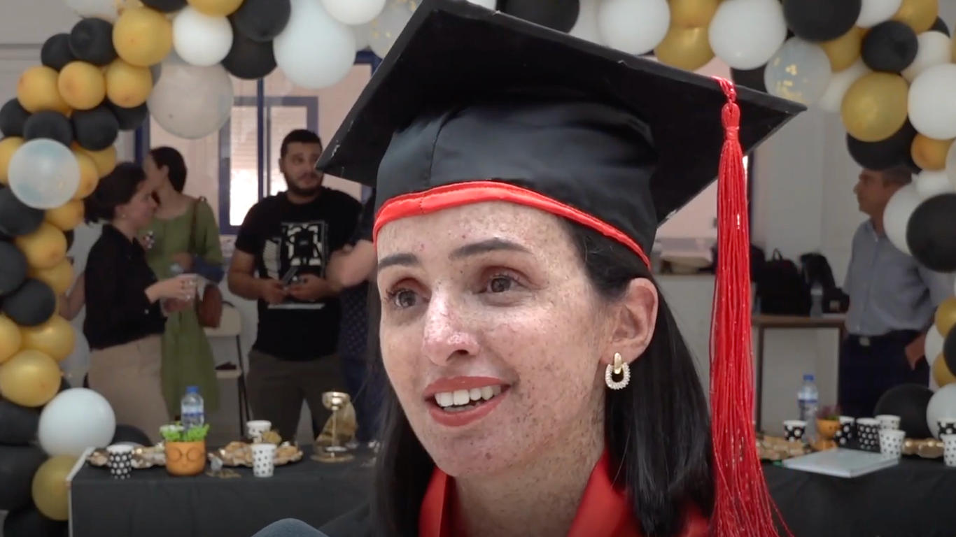 Lamia Hakim, première enfant de la Lune au monde à obtenir un doctorat ...