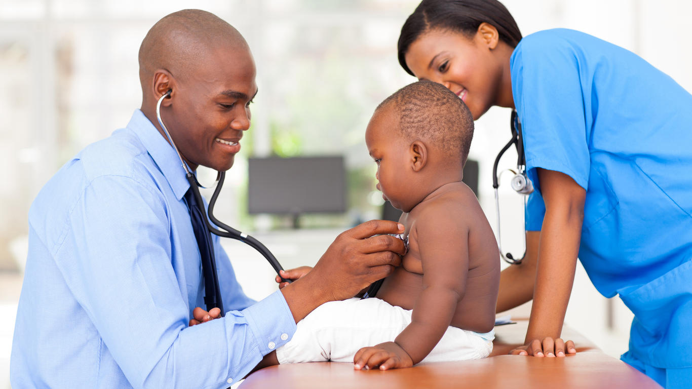 Bébé a un rhume : comment le soigner ? - Allo Docteurs